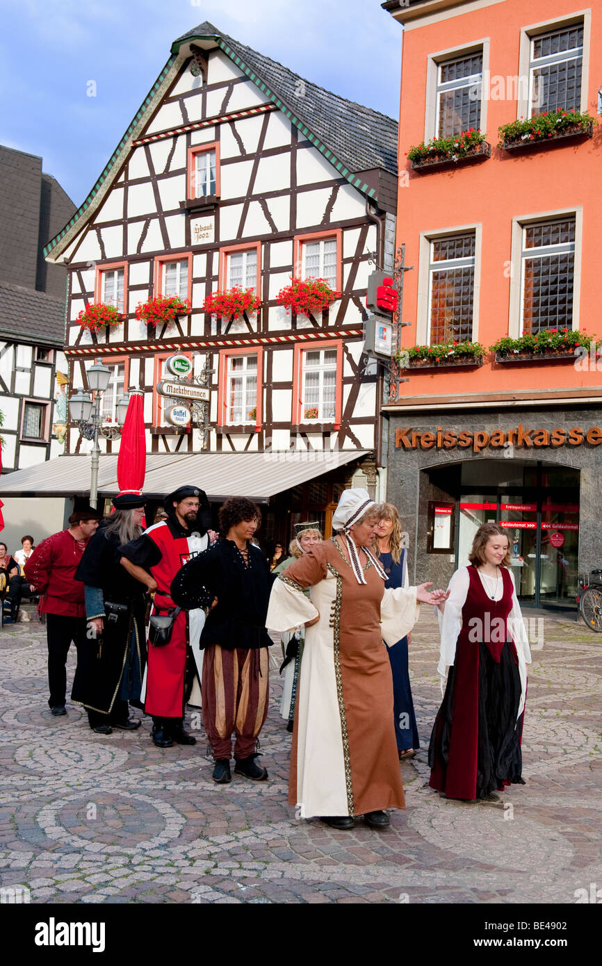 Medieval dance hi-res stock photography and images - Alamy