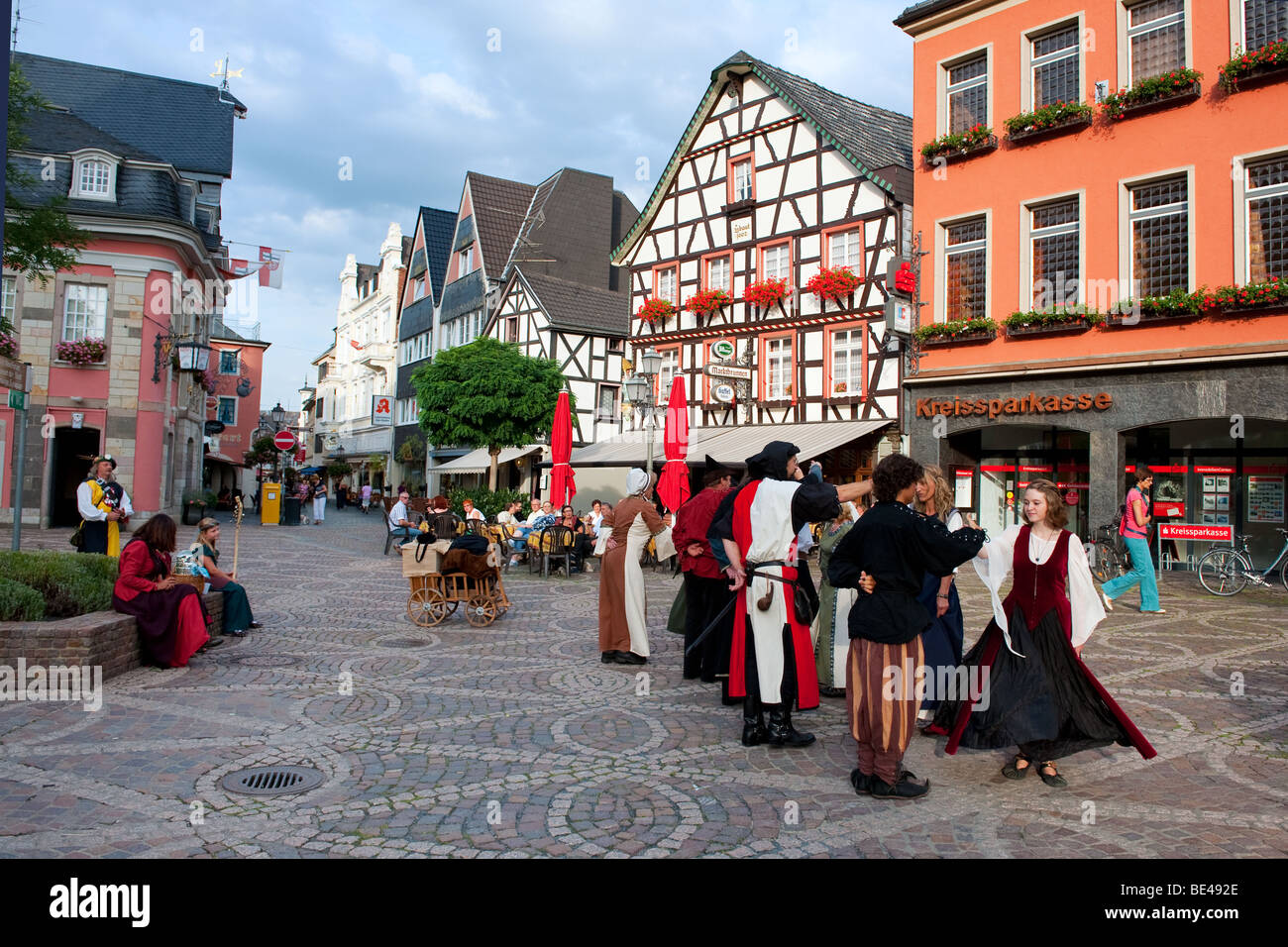 Dancing medieval dance in the streets of Ahrweiler Stock Photo - Alamy