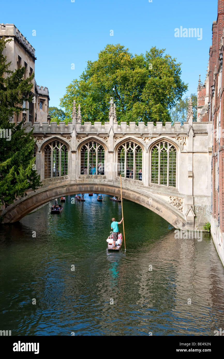 Cambridge Bridges Over River Cam High Resolution Stock Photography and ...