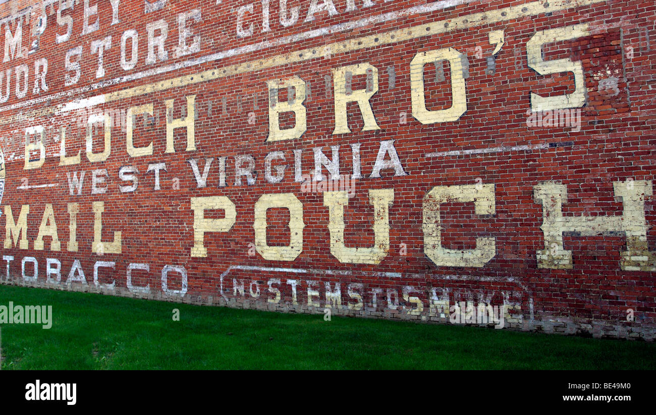 Faded painted building hi-res stock photography and images - Alamy