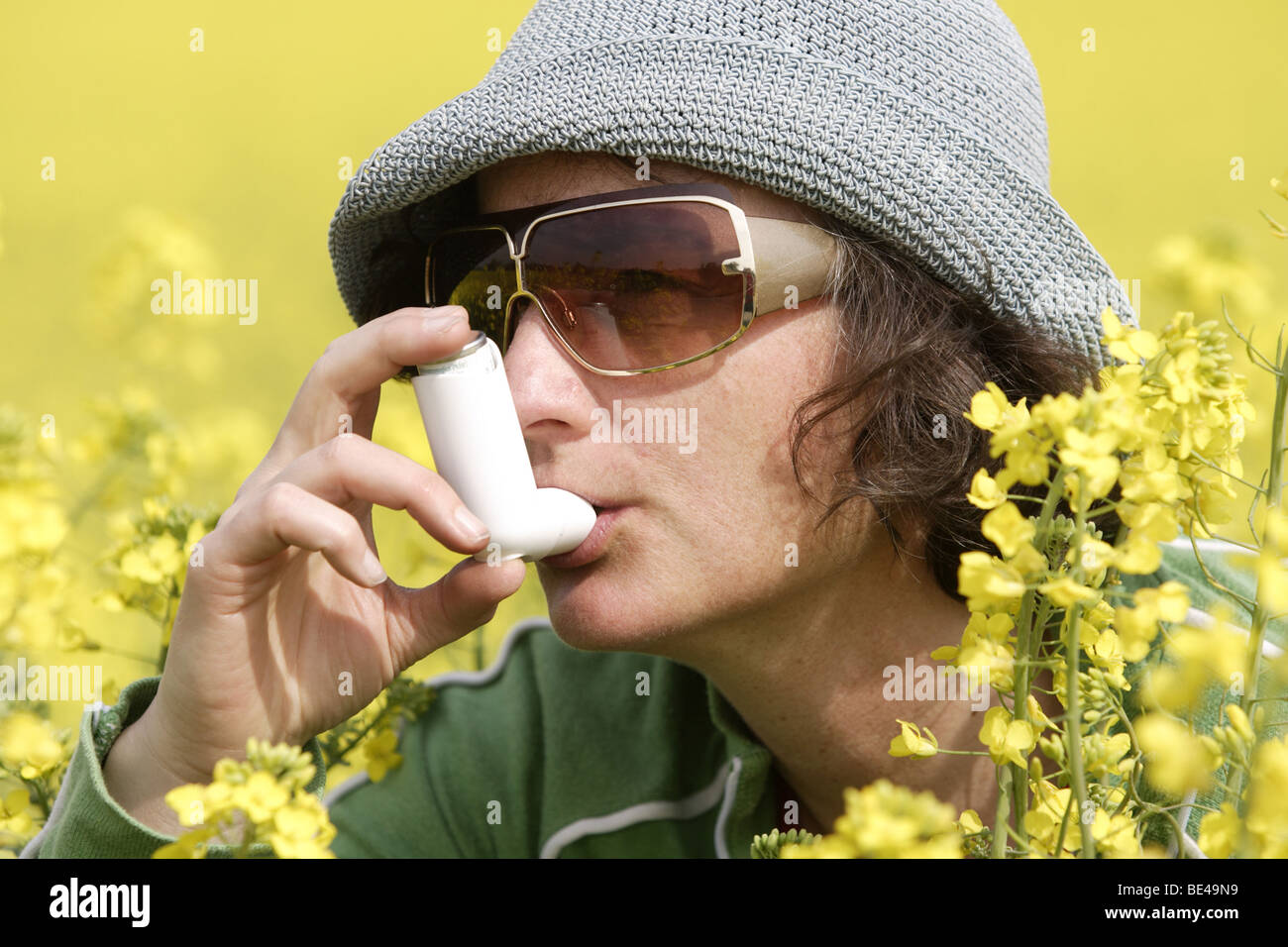 Eine frau hi-res stock photography and images - Alamy