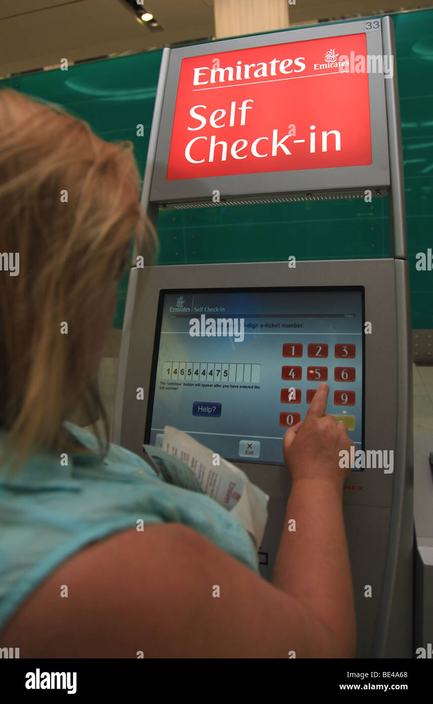 Self checking machines hi-res stock photography and images - Alamy