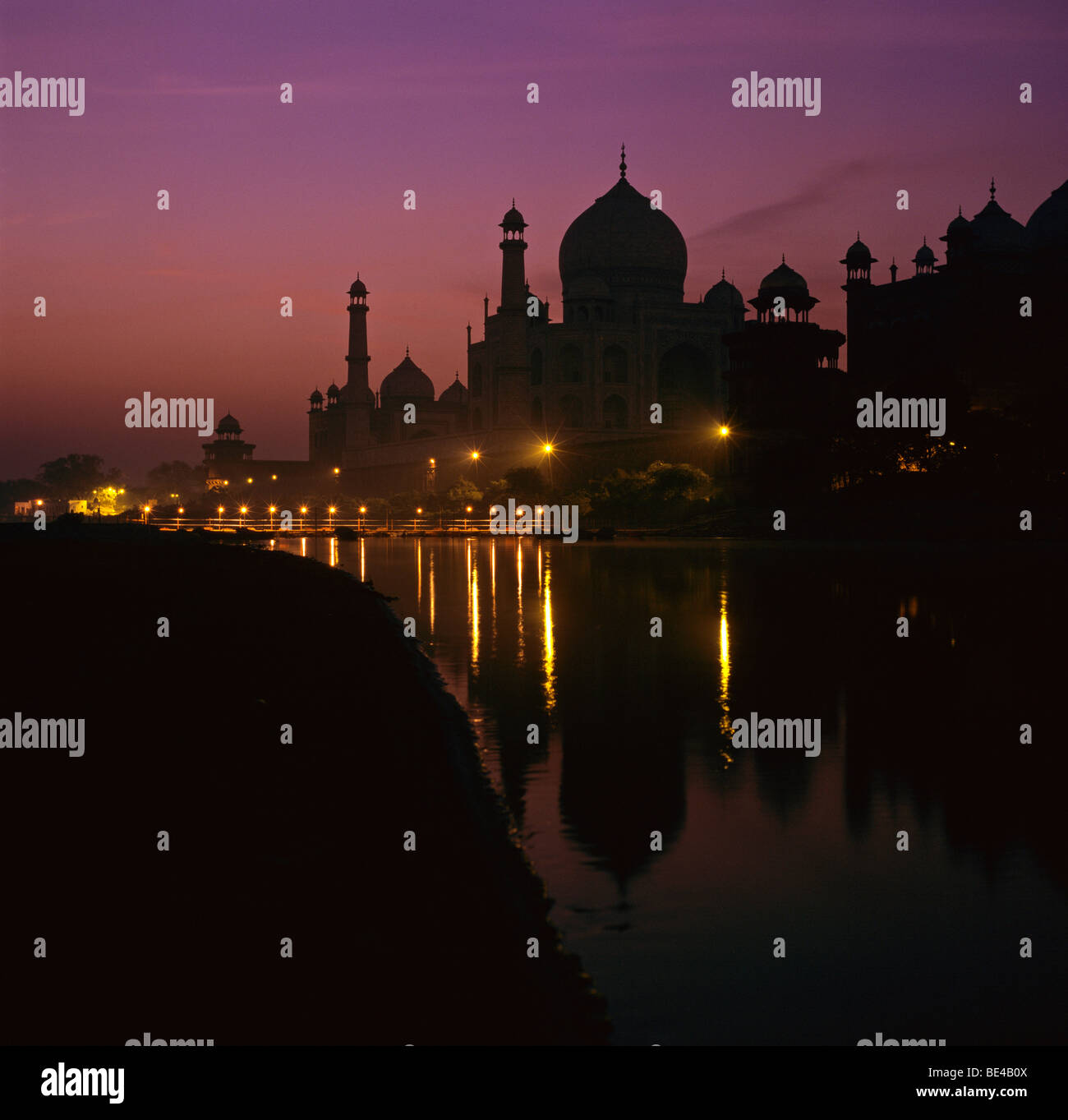 Taj Mahal and its reflection before sunset Stock Photo - Alamy