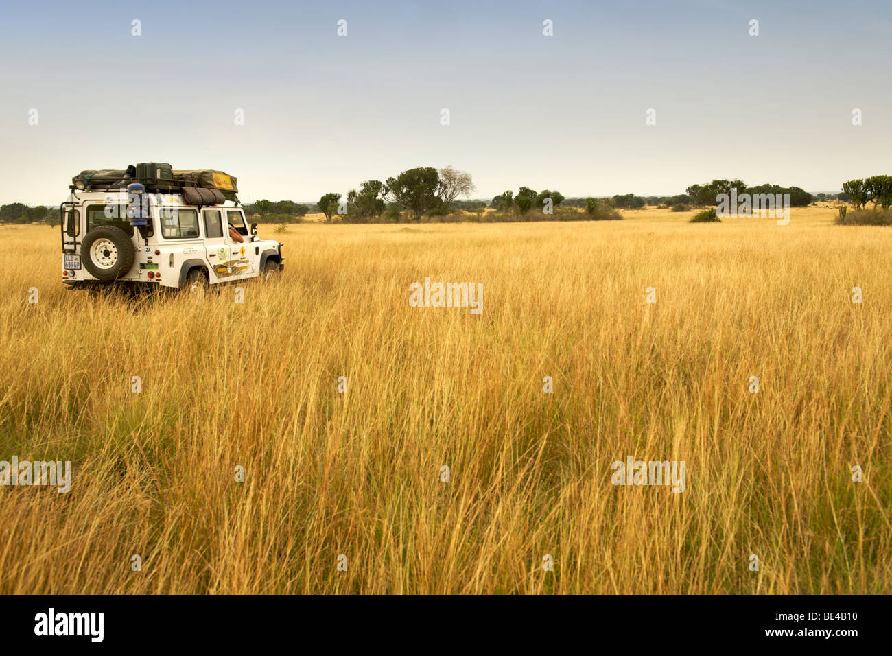 Queen elizabeth land rover defender hi-res stock photography and images ...