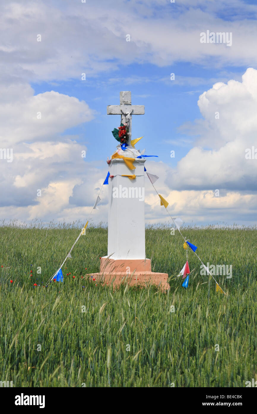 Cross in a hay field Stock Photo - Alamy