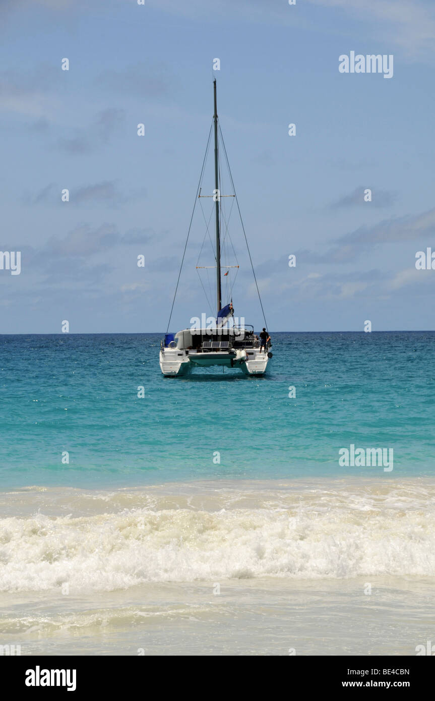 Katamaran am strand hi-res stock photography and images - Alamy