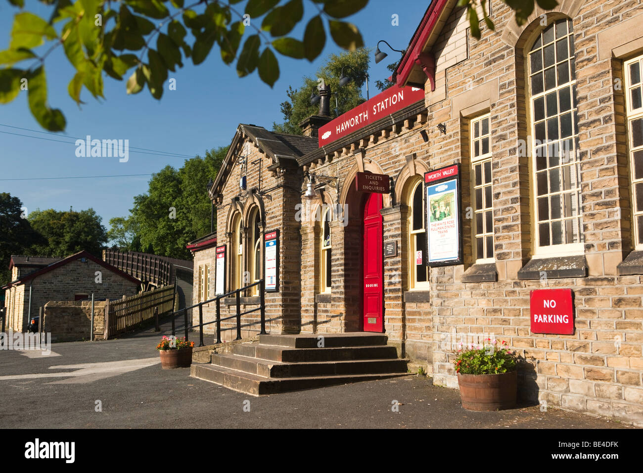 Yorkshire haworth station train High Resolution Stock Photography and ...
