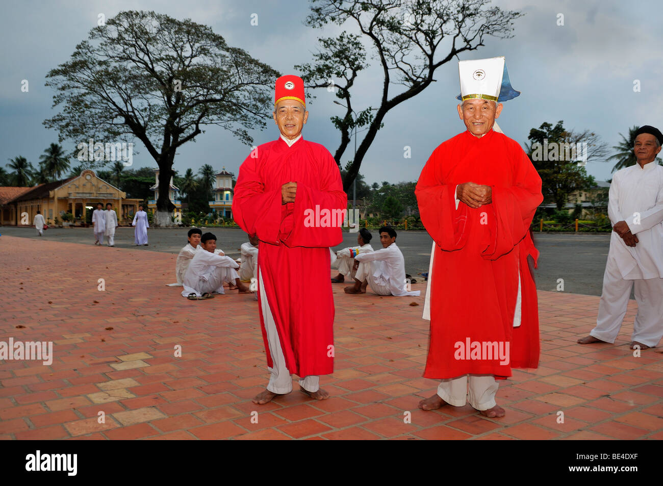 Traditional asian vietnamese people man men tradition culture hi-res ...
