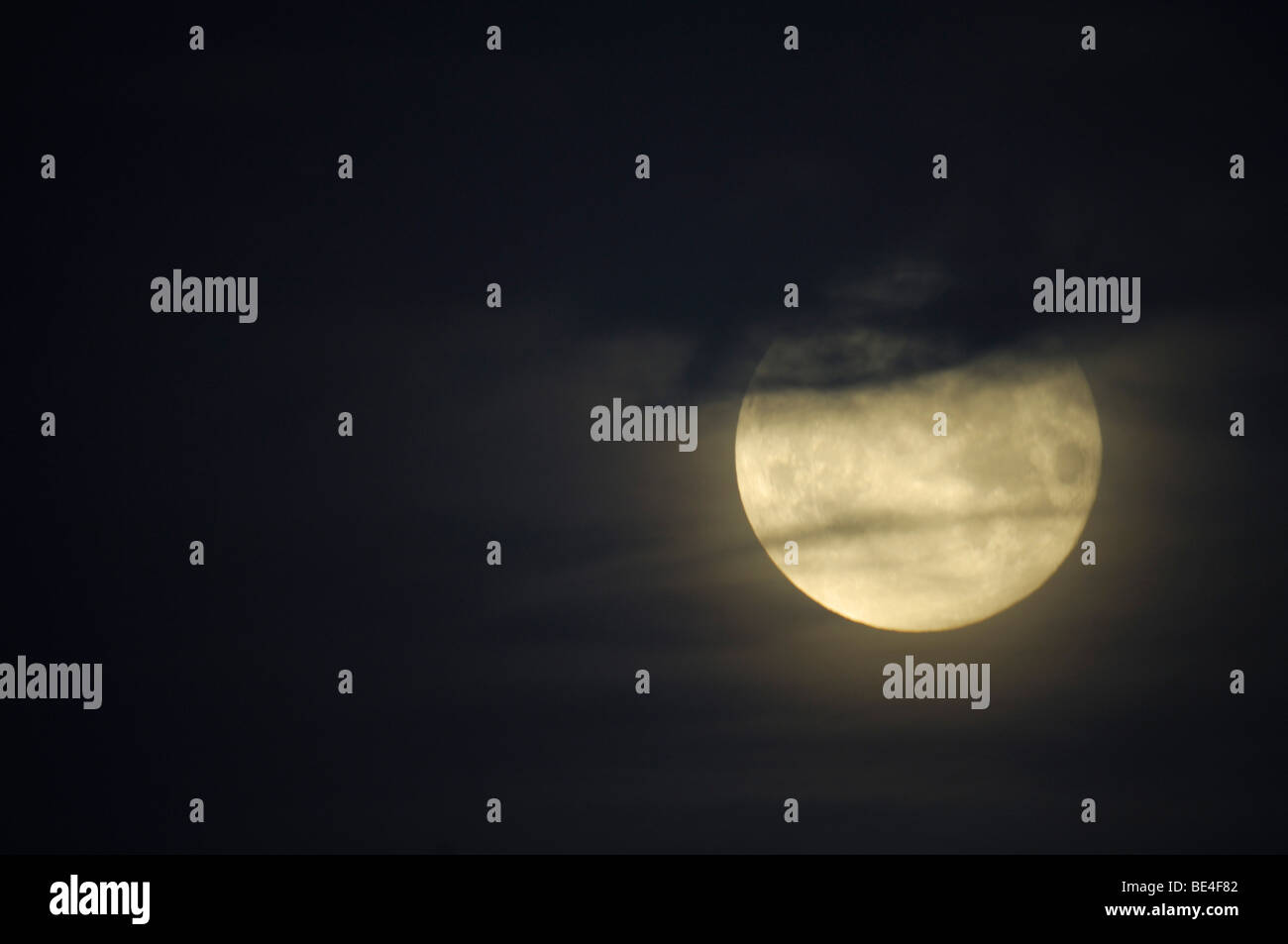 Foggy moon hi-res stock photography and images - Alamy