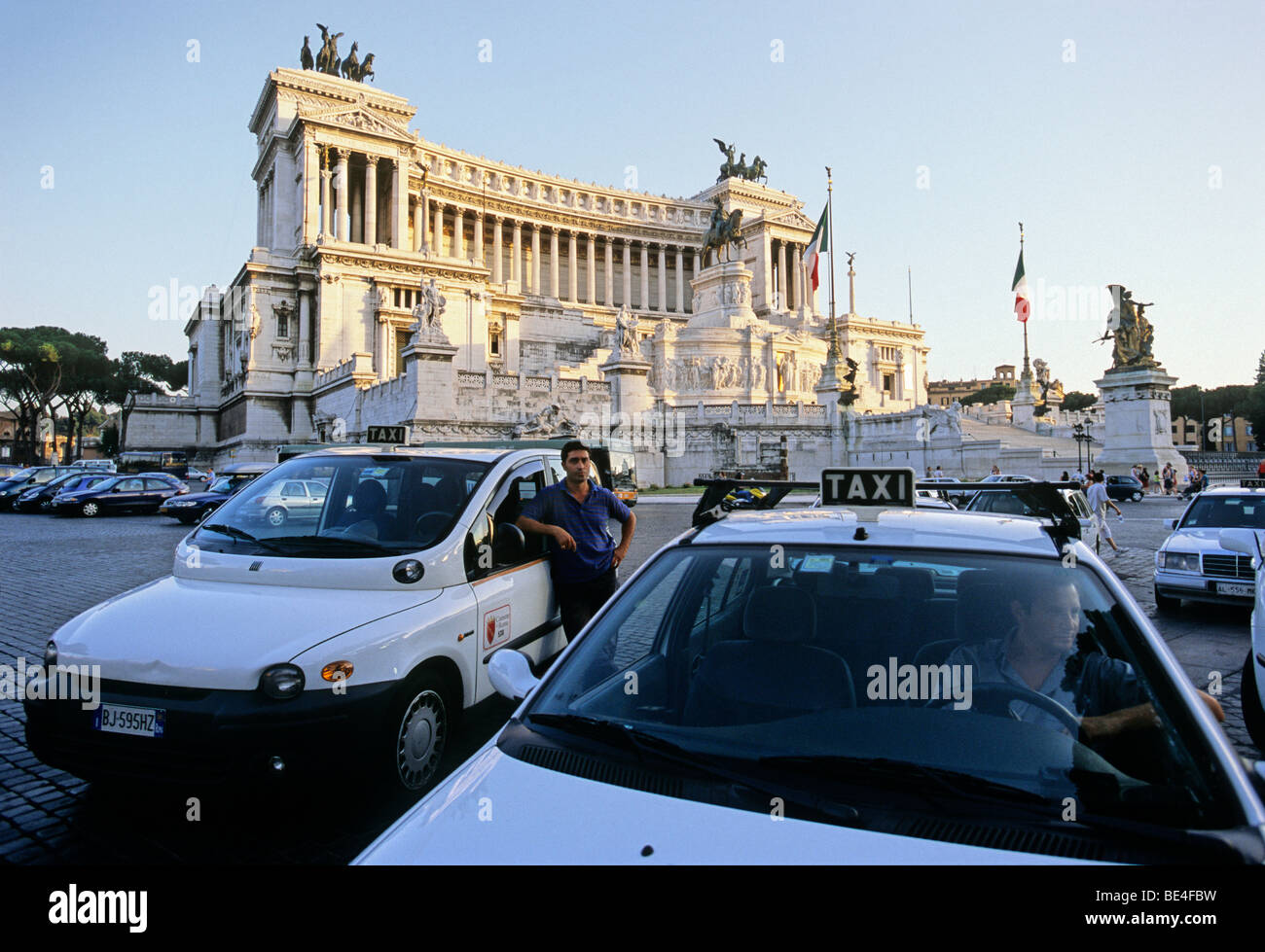 Taxi stand, National Monument Vittorio Emanuele II, Piazza Venezia ...