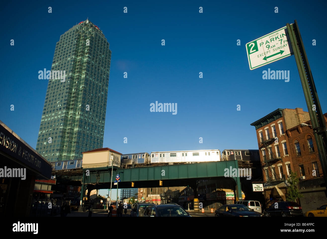 A Flushing Line elevated subway train rumbles by The Citigroup Center ...