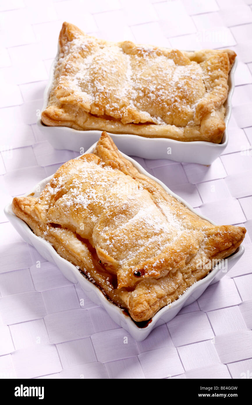 Apple pie in small baking trays Stock Photo - Alamy