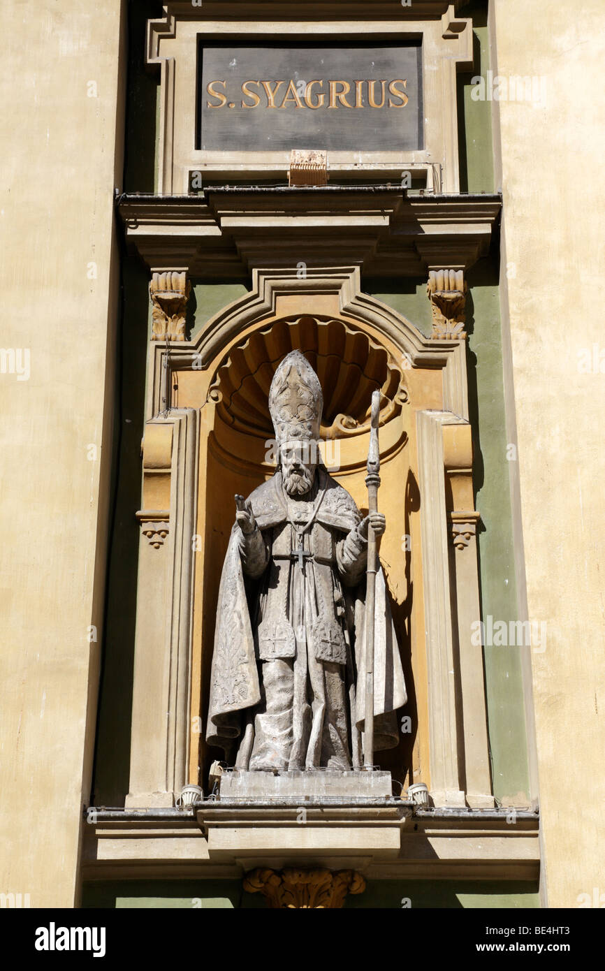 Wall statue of s syagrius hi-res stock photography and images - Alamy