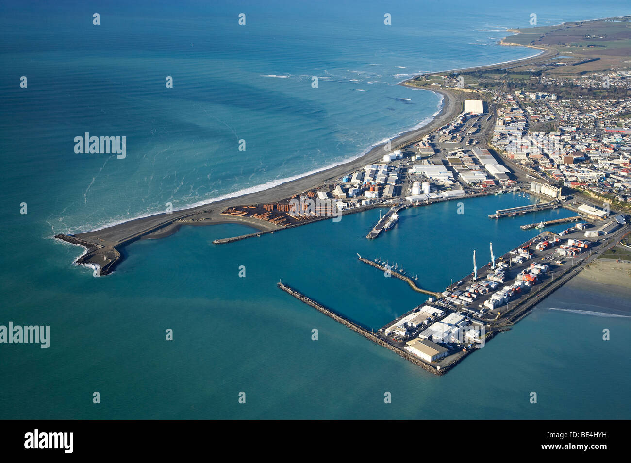 Port of Timaru, and Caroline Bay (right), Timaru, South Canterbury ...