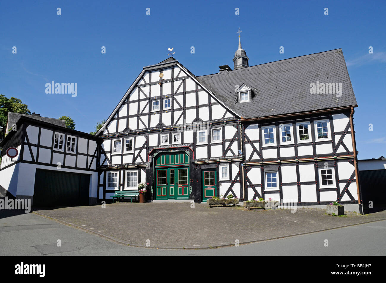Tudor dorf hi-res stock photography and images - Alamy