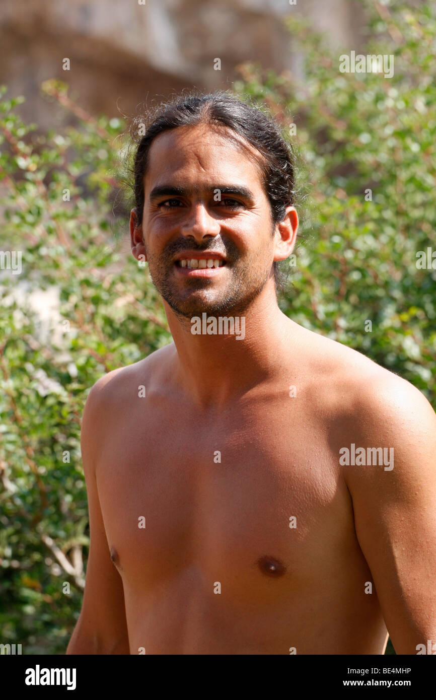 Boys diving cliff hi-res stock photography and images - Alamy