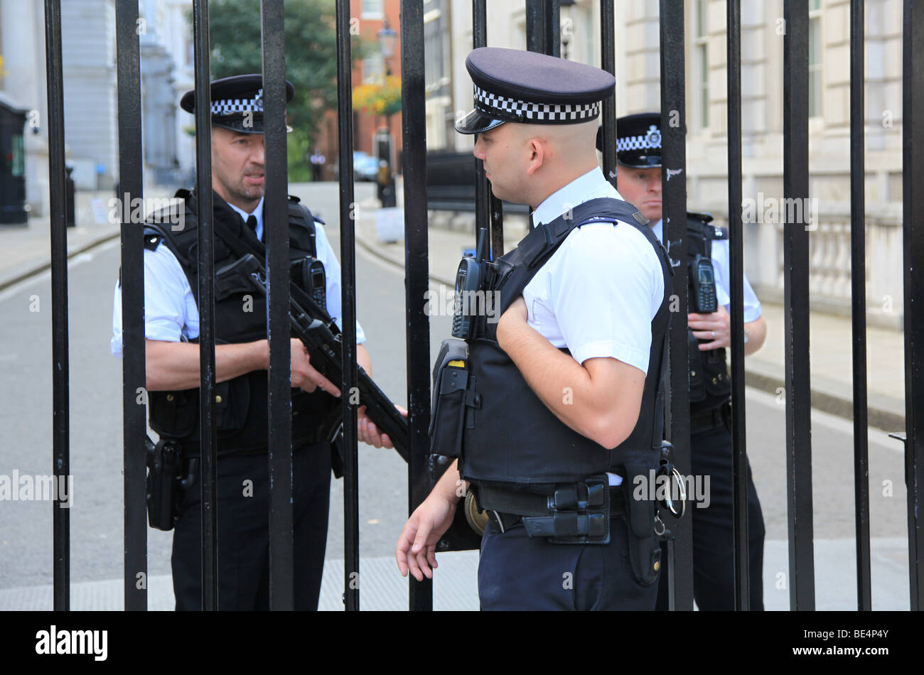 Downing street gates guards hi-res stock photography and images - Alamy