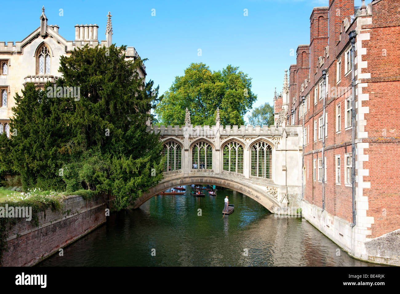 Cambridge bridges over river cam hi-res stock photography and images ...