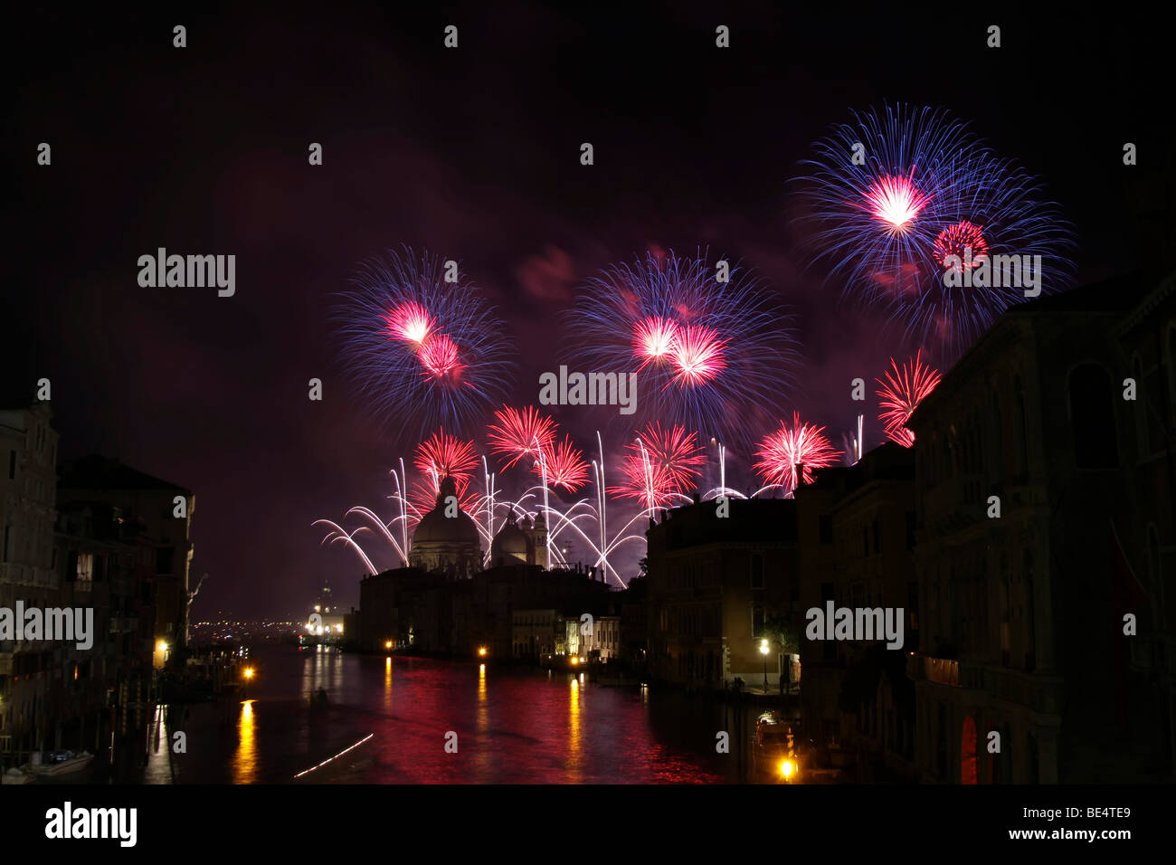 Italienisches feuerwerk hi-res stock photography and images - Alamy