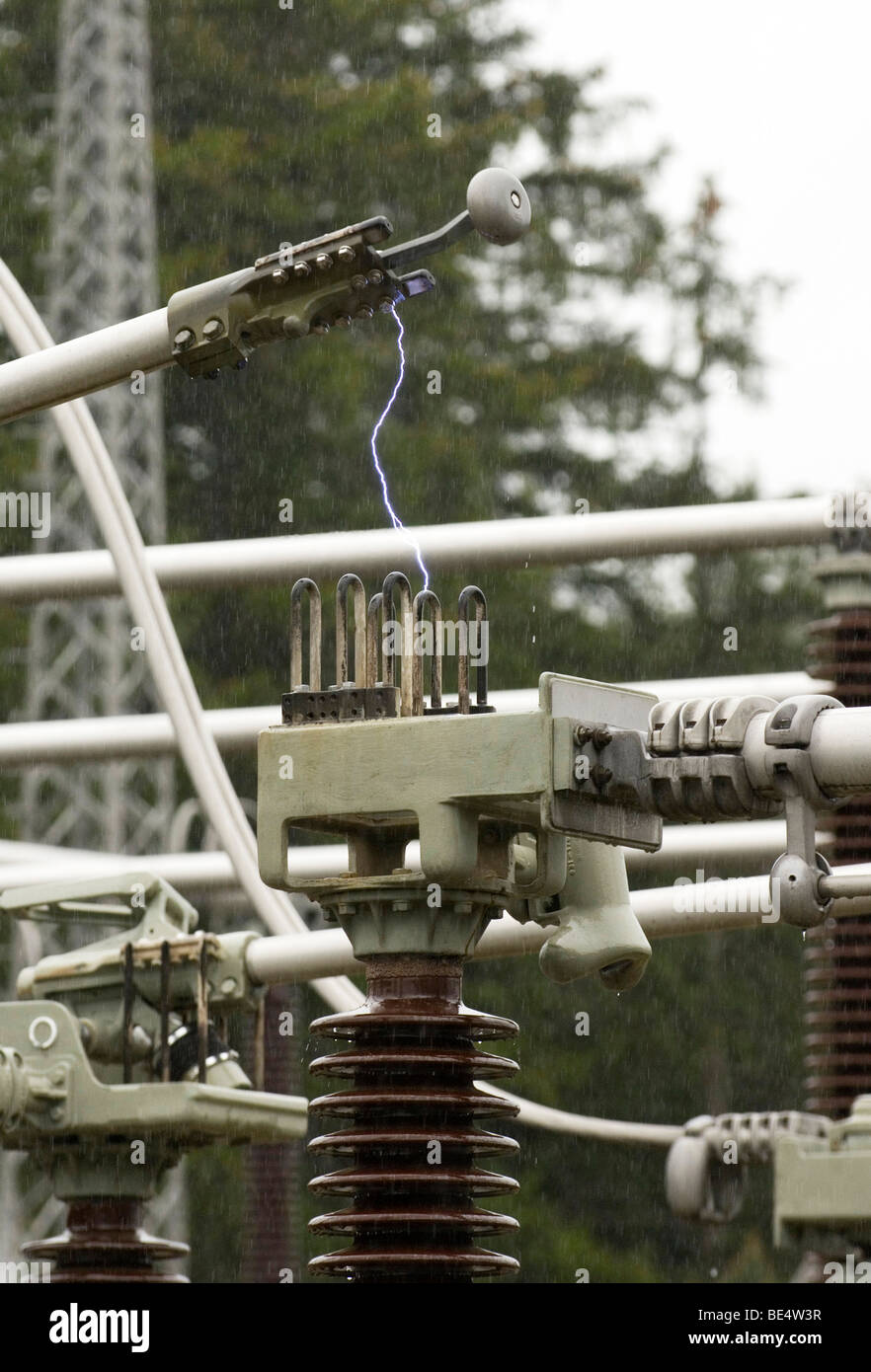 Power line arc hi-res stock photography and images - Alamy