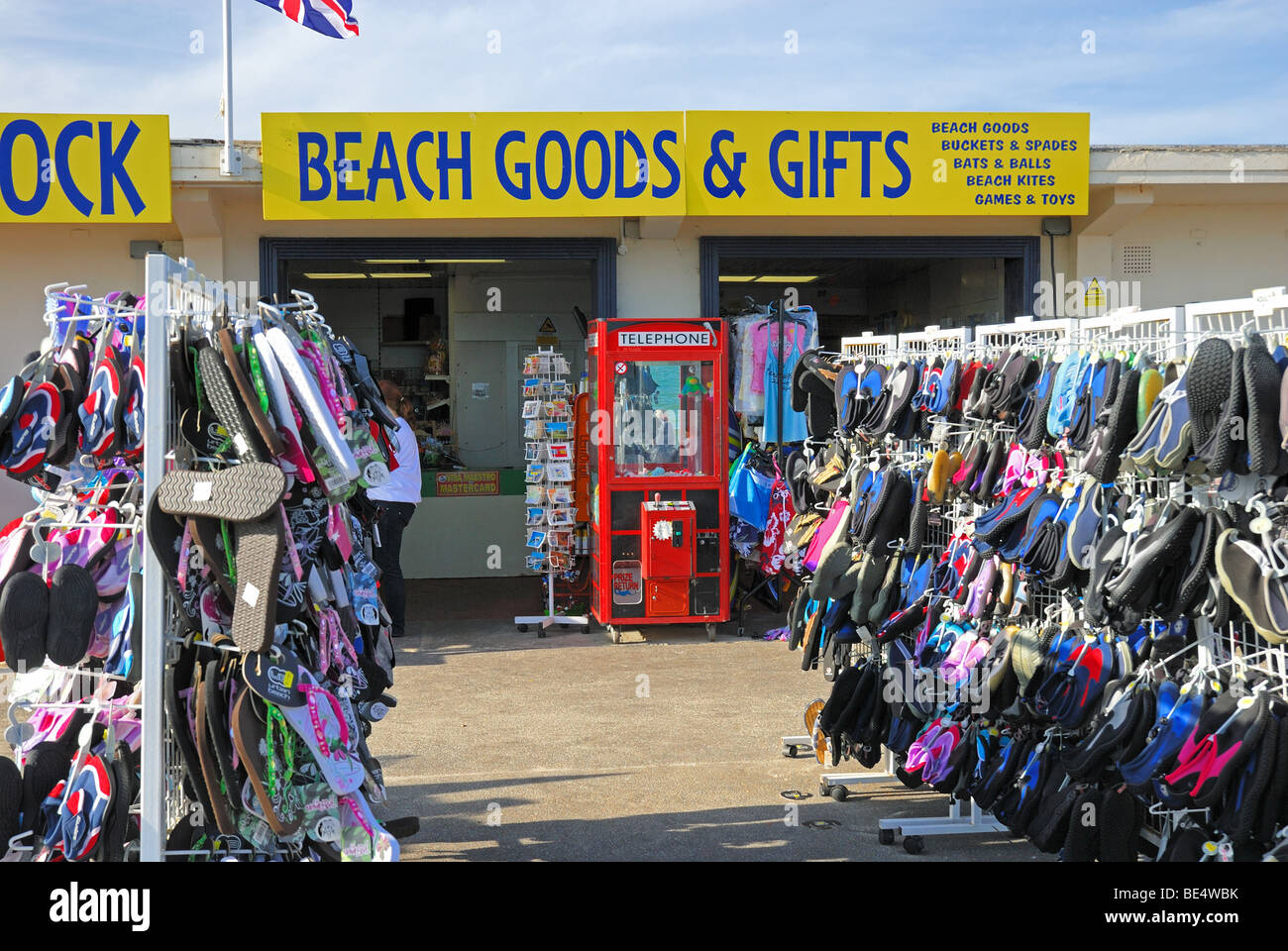 Seafront gift shop hi-res stock photography and images - Alamy