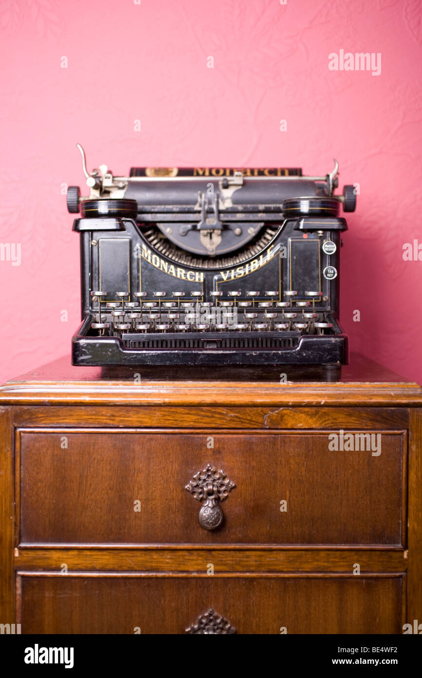 View of an old-fashioned typewriter, circa 1900-1920 Stock Photo - Alamy