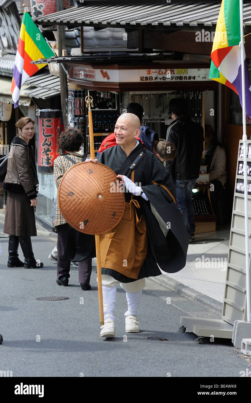 Pilgrim monk at Kiyomizu-dera temple in the old city, Kyoto, Japan, Asia Stock Photo - Alamy