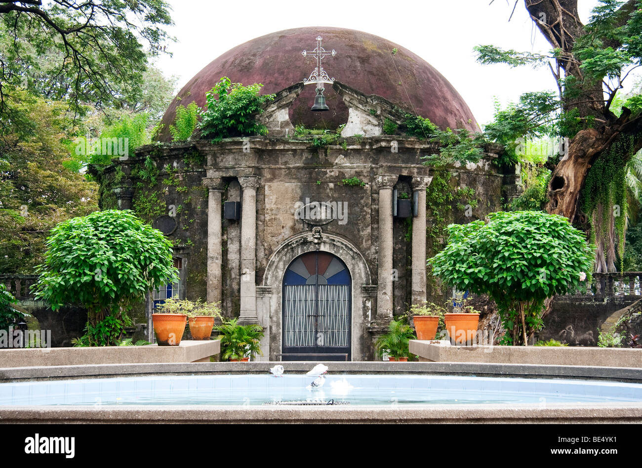 The cemetery chapel in Paco park Stock Photo - Alamy