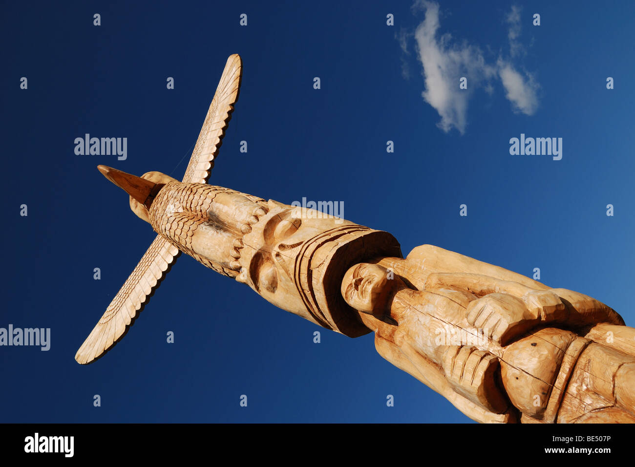 Indian Totem Pole in summer Stock Photo - Alamy