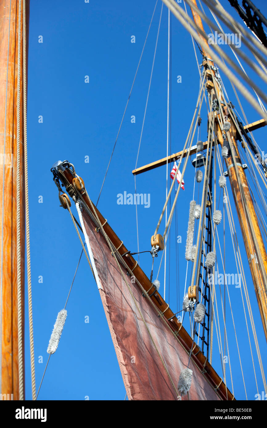 Sails and rigging of sailing boat low angle view hi-res stock photography and images - Alamy