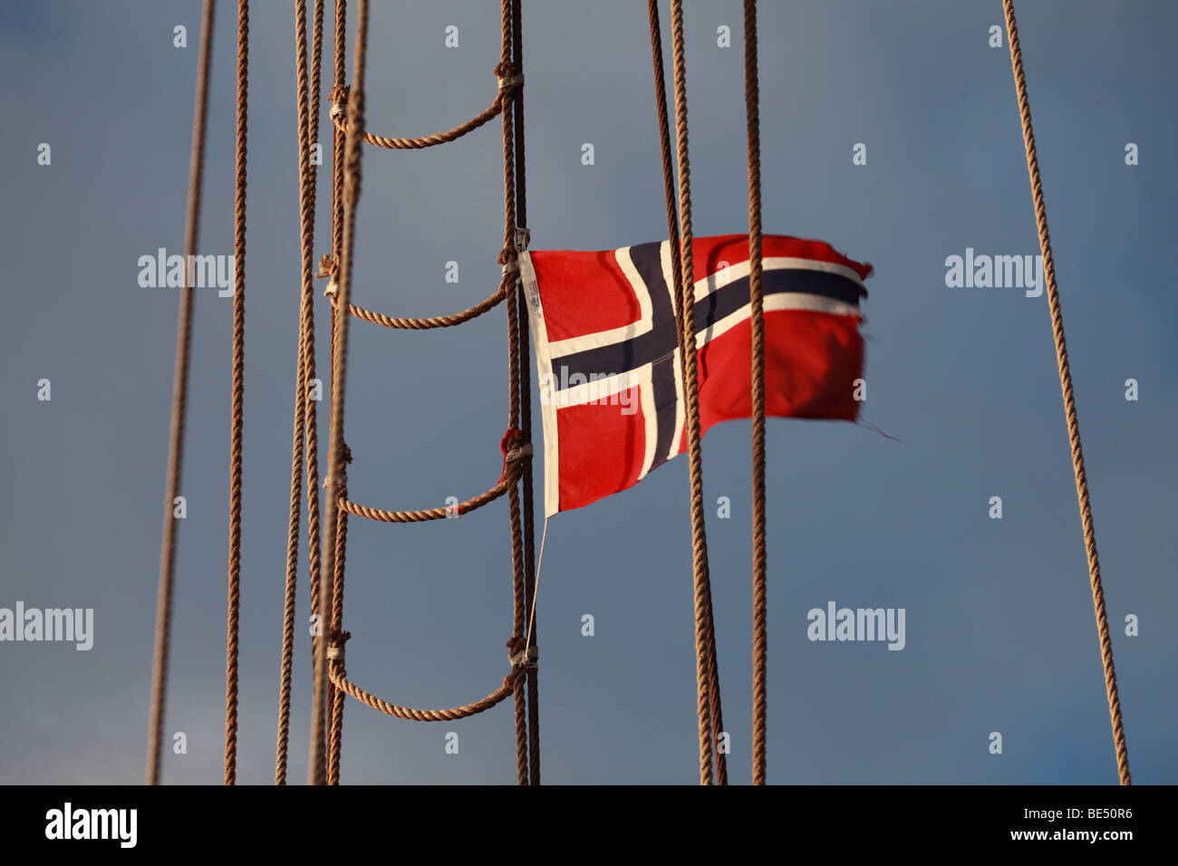 Flag rigging hi-res stock photography and images - Alamy