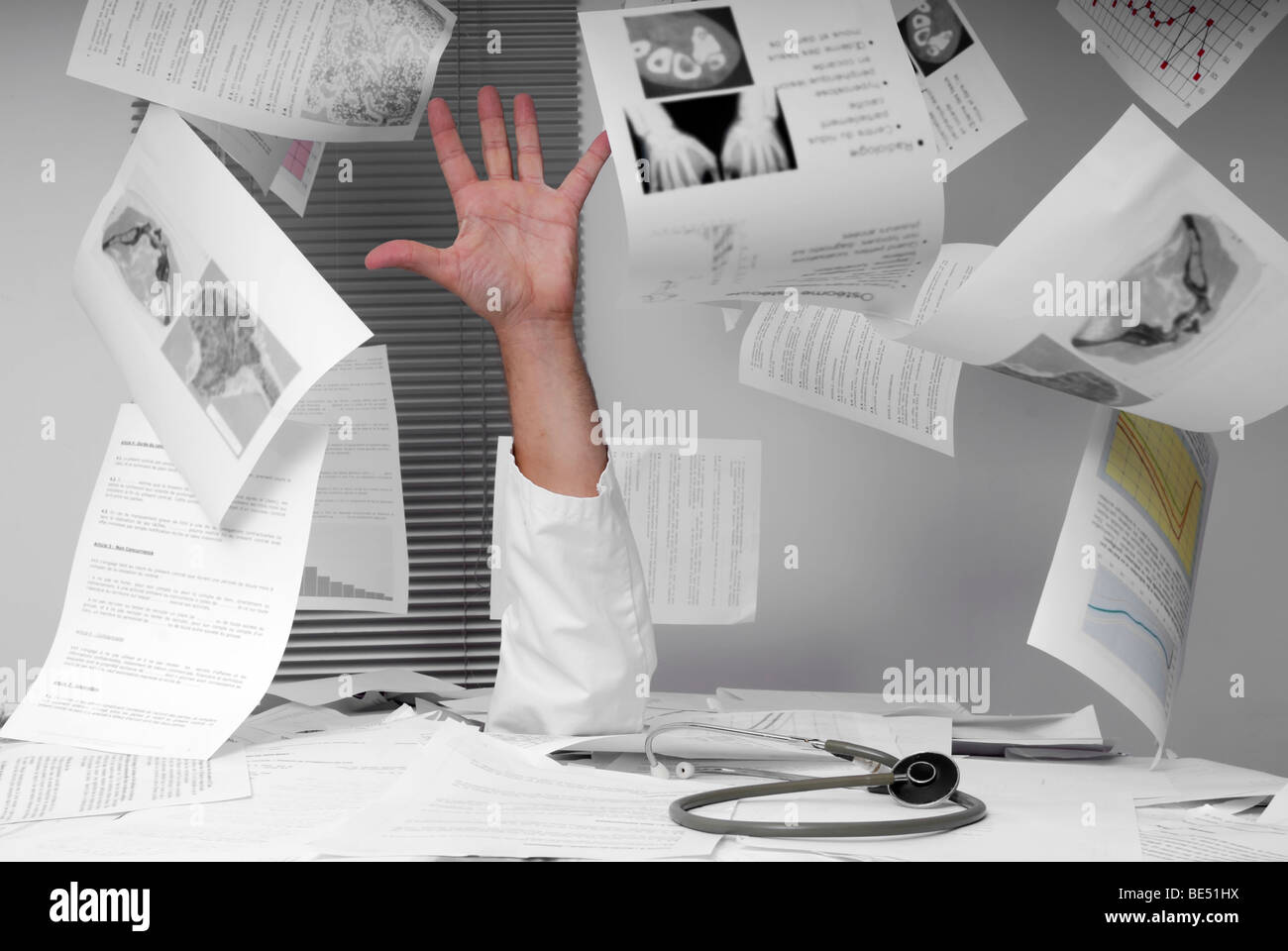 Drowning hand hi-res stock photography and images - Alamy