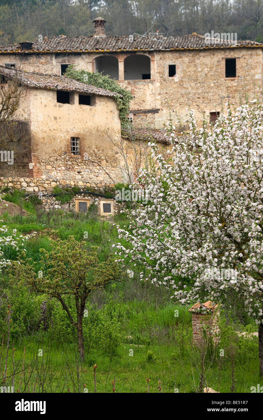 Old stone farm house hi-res stock photography and images - Alamy