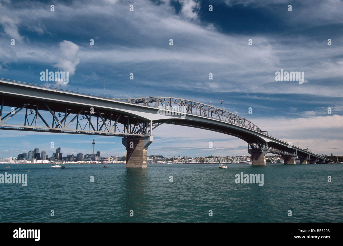 Auckland harbor bridge hi-res stock photography and images - Alamy