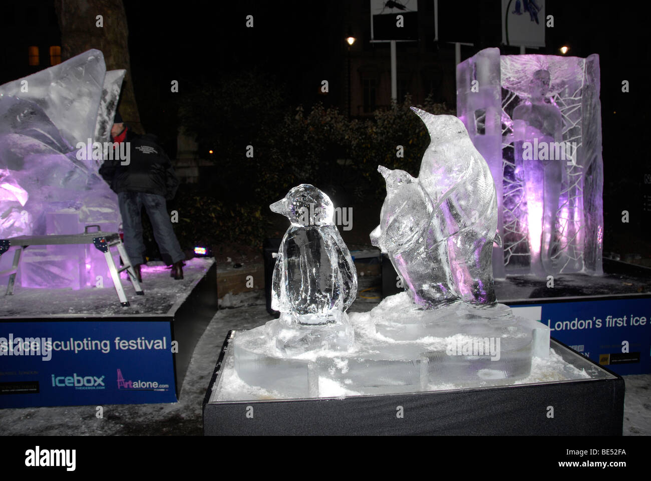 Penguin sculpture sculptures hi-res stock photography and images - Alamy