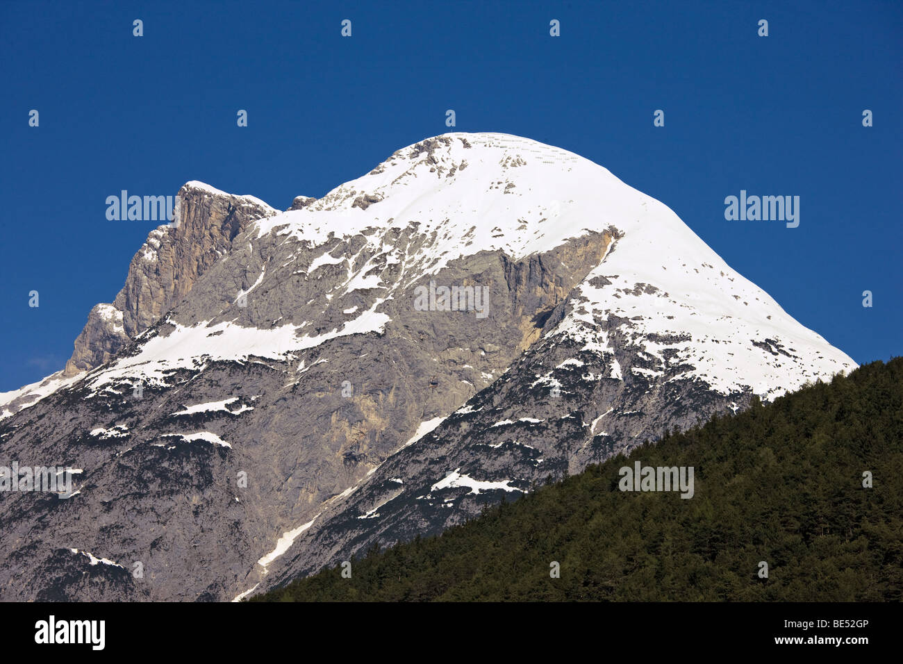 European mountain range hi-res stock photography and images - Alamy