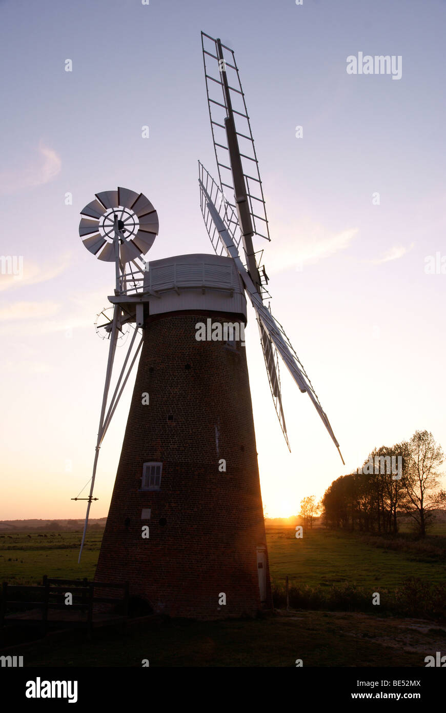 The silhouette of Hardley drainage mill against a setting sun Stock ...