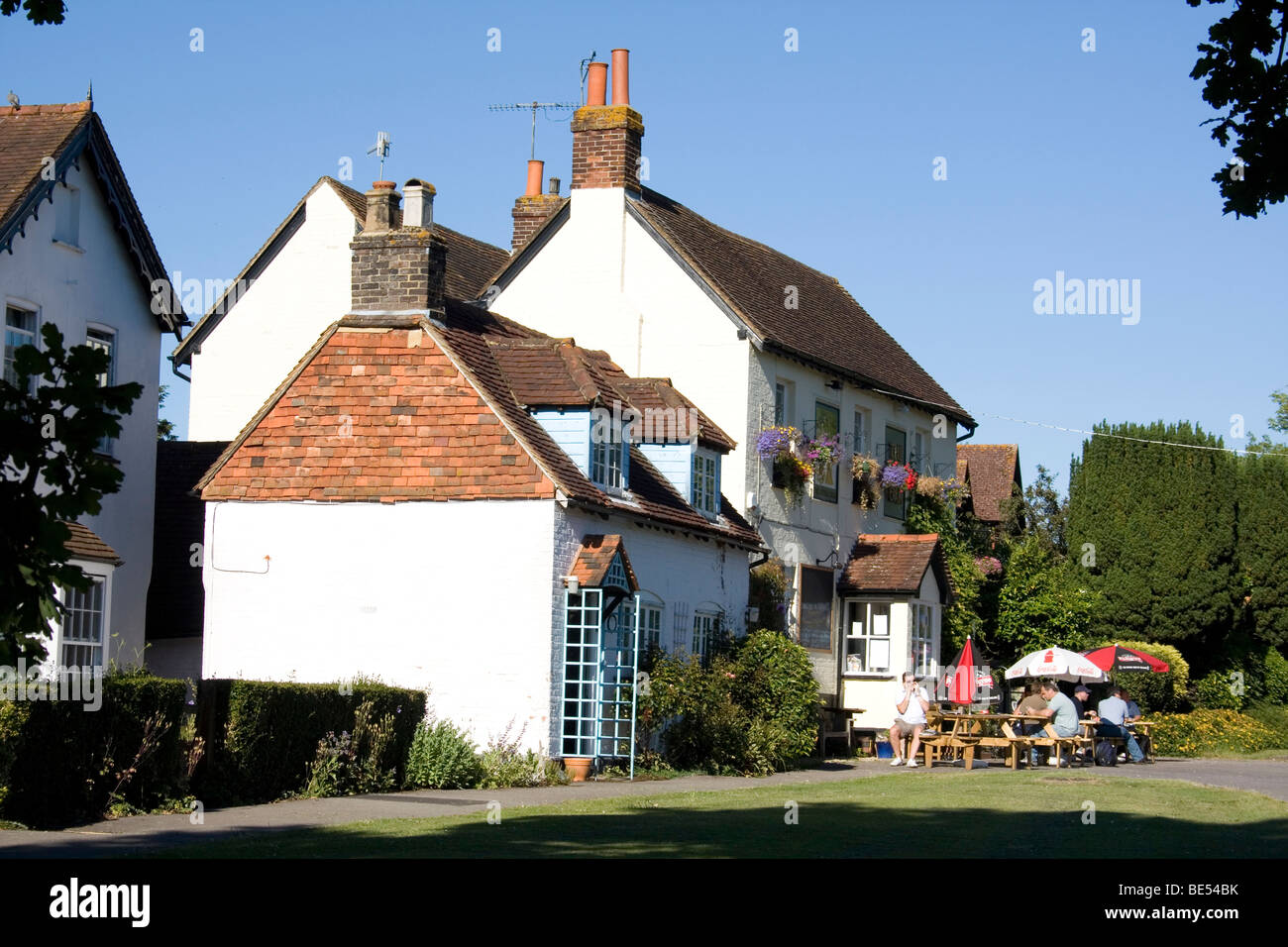 English country pub hi-res stock photography and images - Alamy
