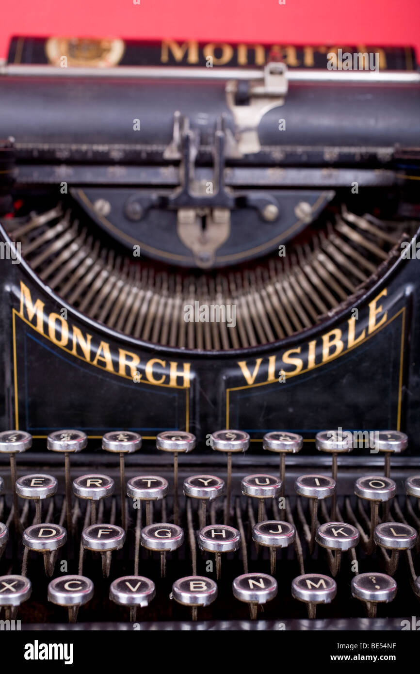 View of an old-fashioned typewriter, circa 1900-1920 Stock Photo - Alamy