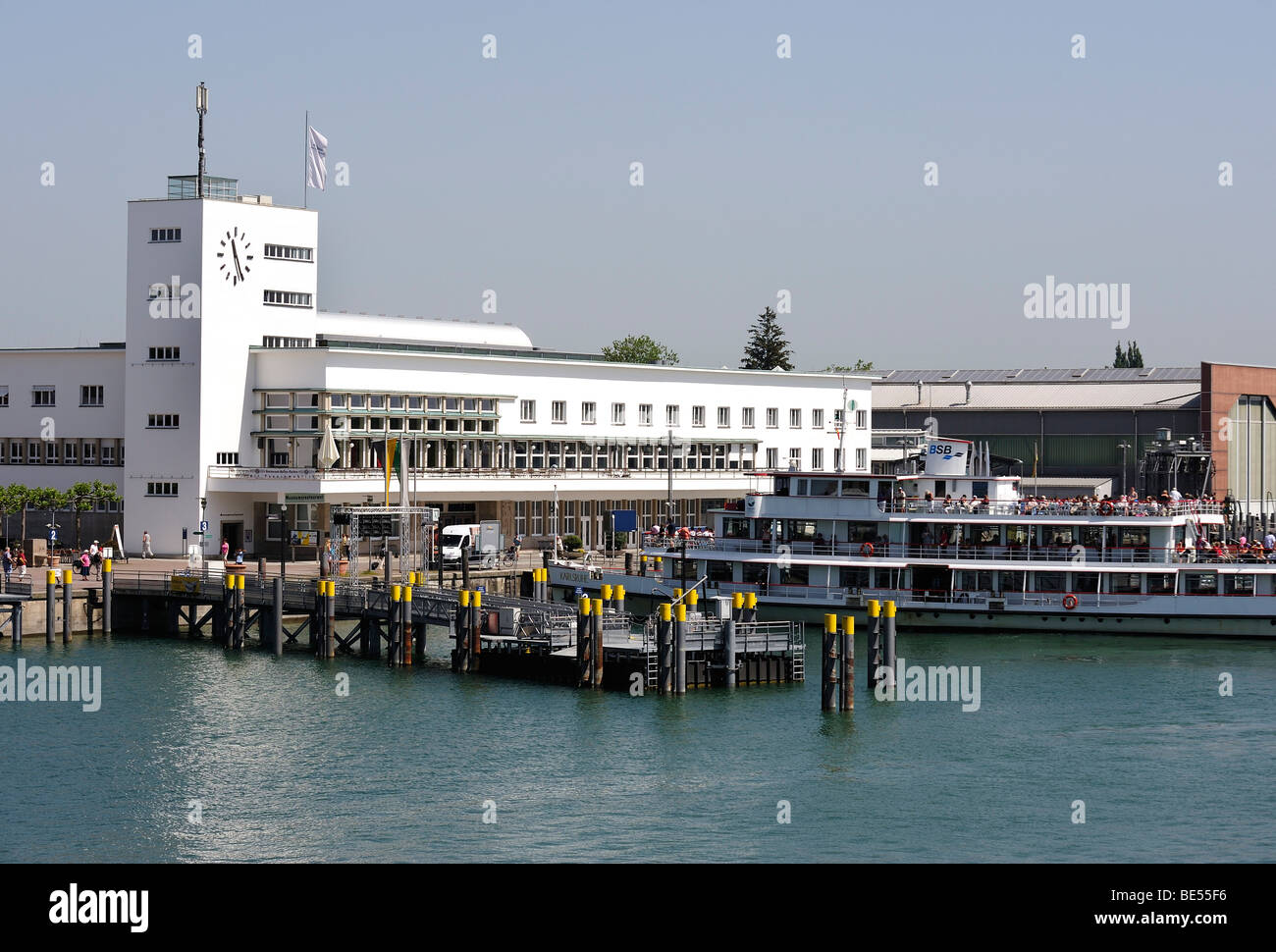 Ausflugsboot am pier hi-res stock photography and images - Alamy