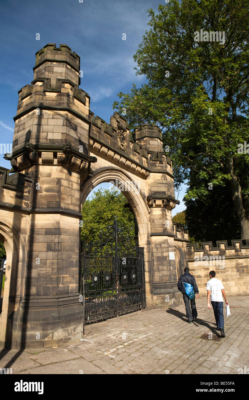 UK, England, Yorkshire, Keighley, Cliffe Castle park entrance gateway ...