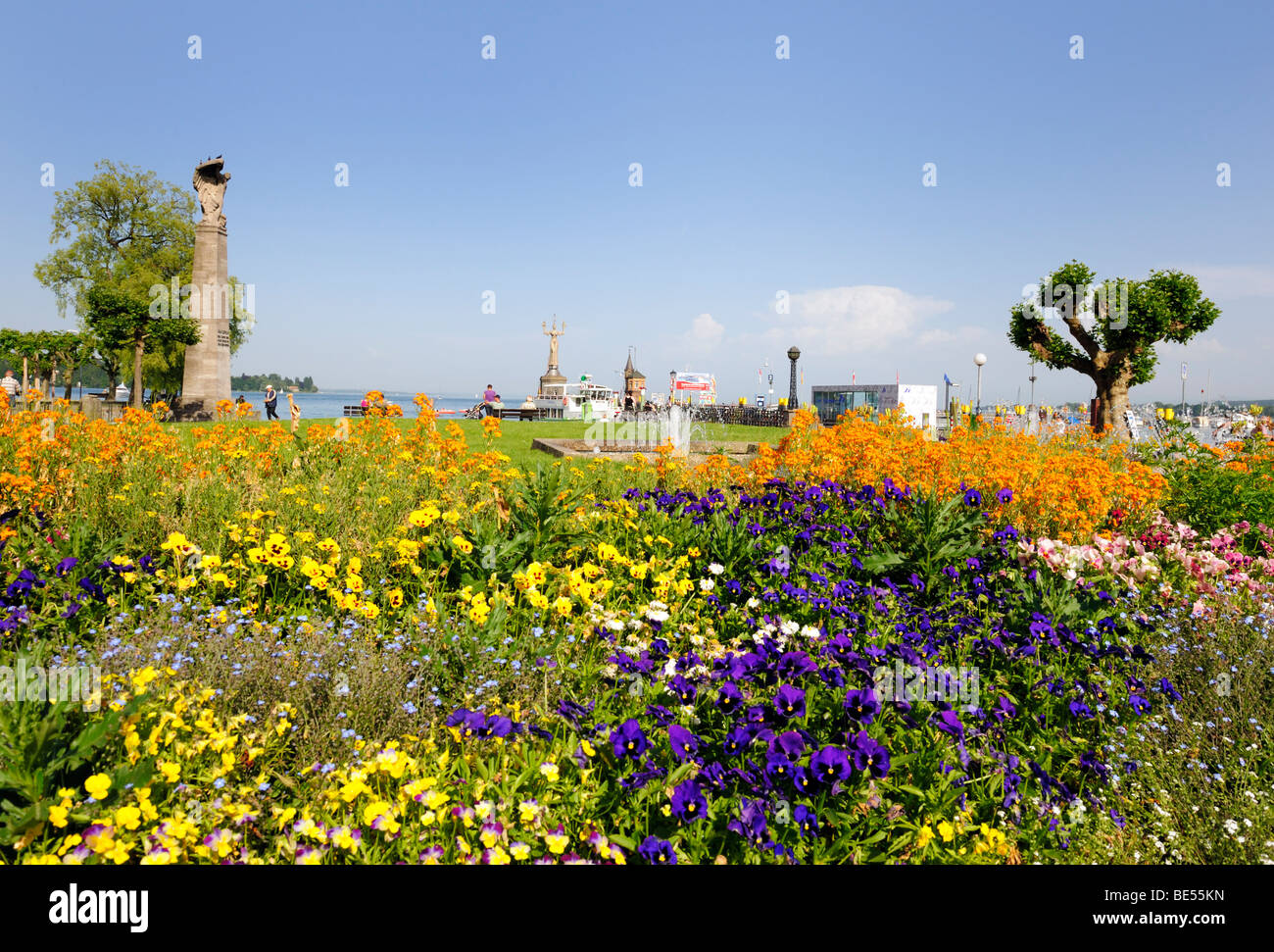 Lakeside bloom hi-res stock photography and images - Alamy