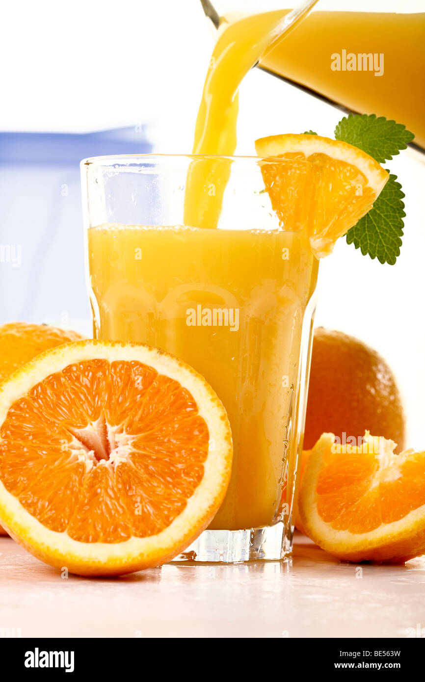 Pouring orange juice Stock Photo - Alamy