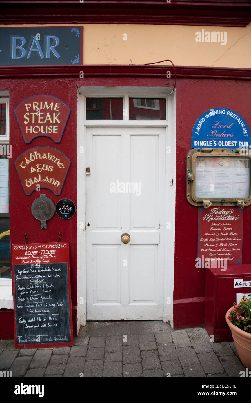 Irish pub fronts hi-res stock photography and images - Alamy