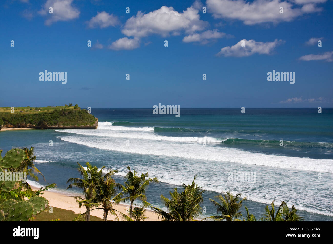 [Surf]. Set of perfect waves rolling through Balangan Beach. Bali ...