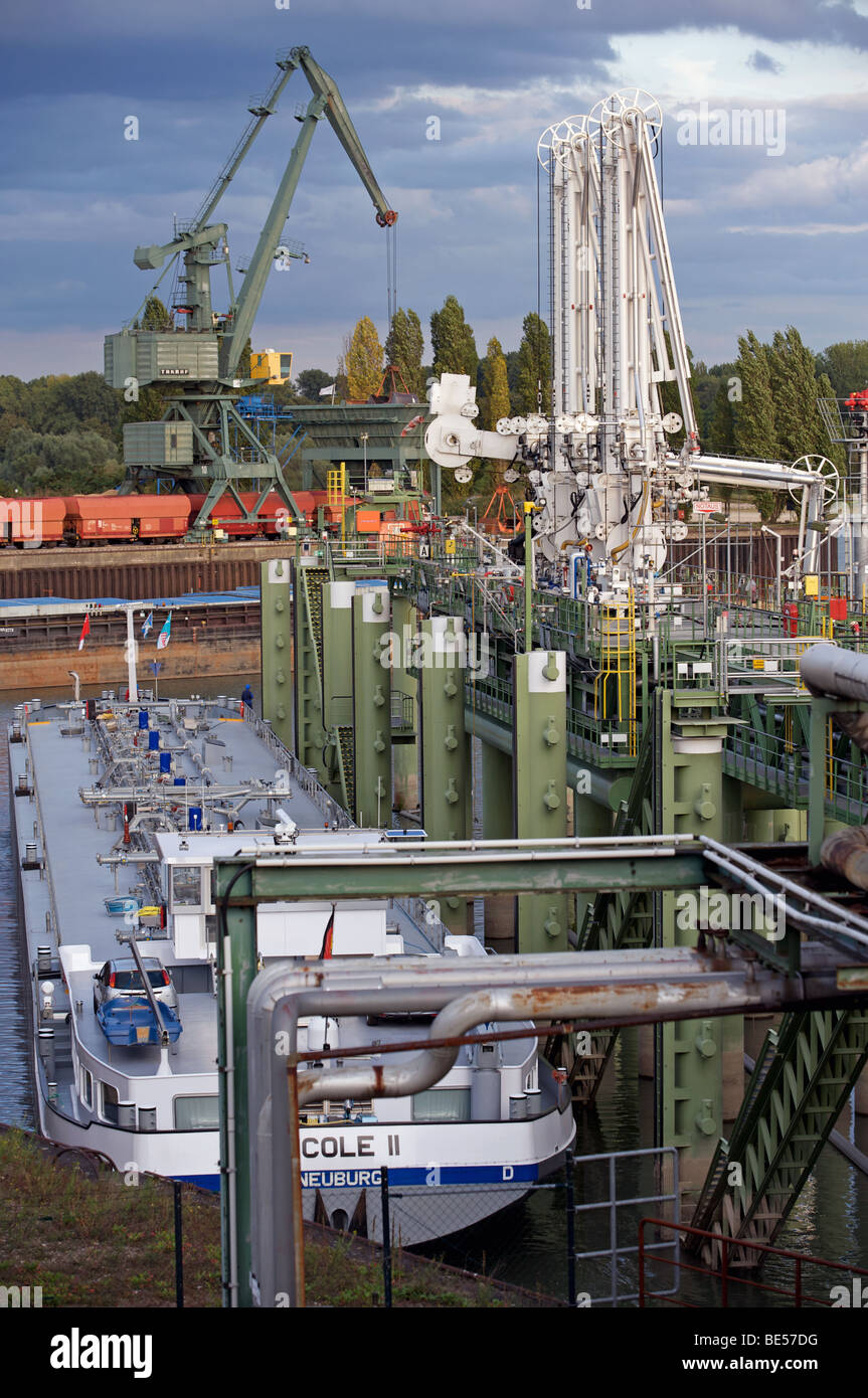 Shell oil hi-res stock photography and images - Alamy