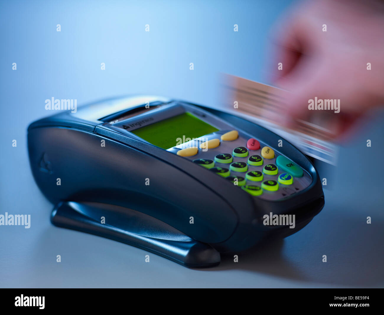Swiping card through an EFTPOS machine Stock Photo - Alamy