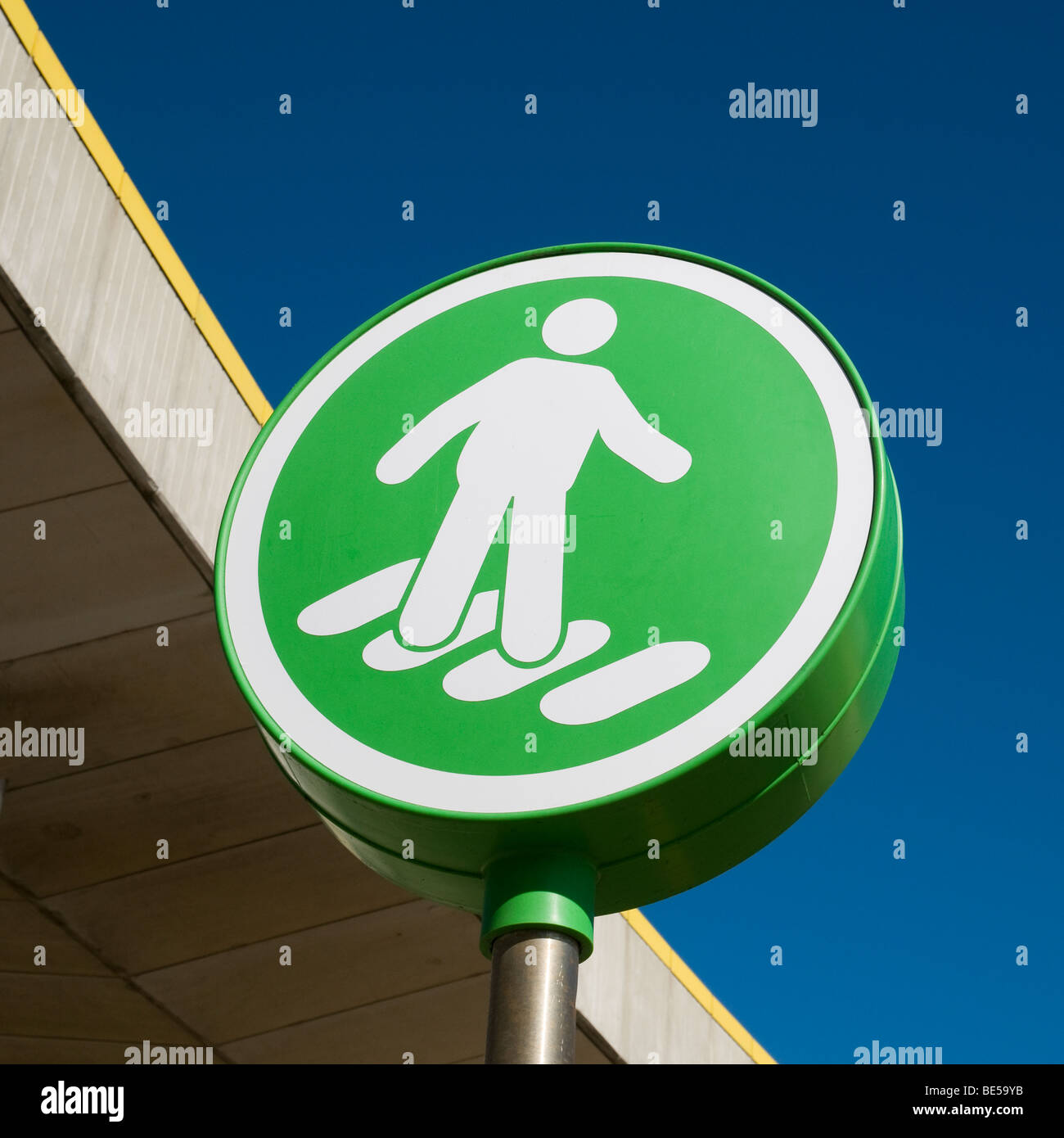A pedestrian crossing sign Stock Photo - Alamy