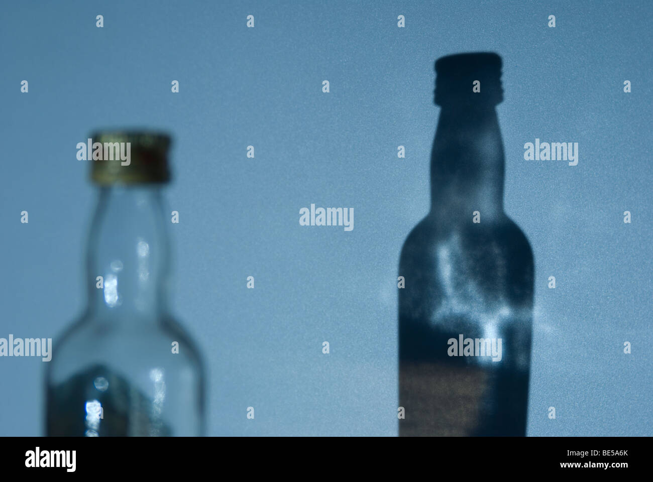 Whiskey bottle silhouette hi-res stock photography and images - Alamy