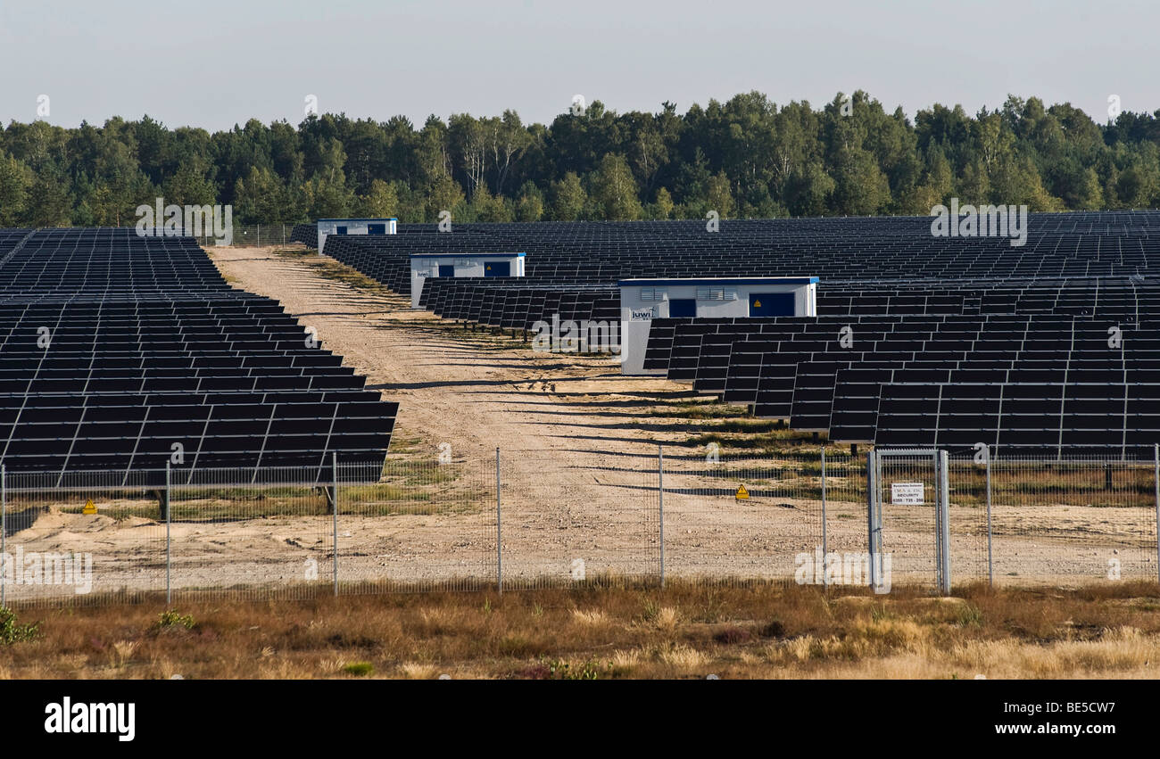 Photovoltaik kraftwerke hi-res stock photography and images - Alamy